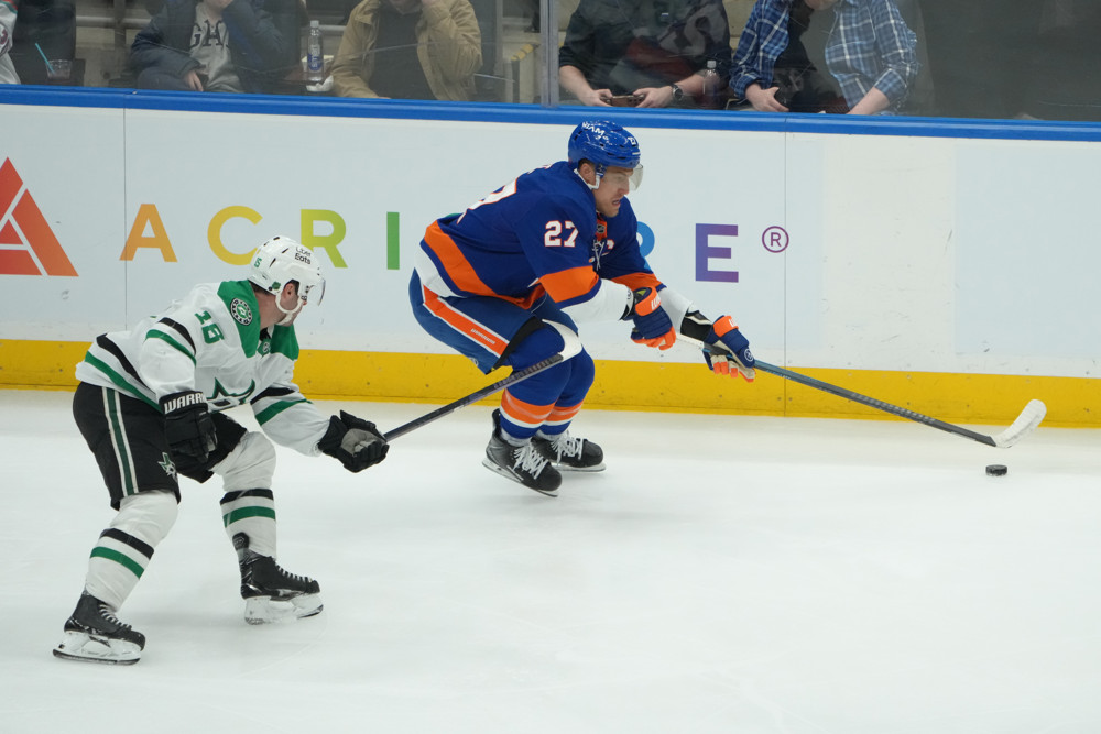 Islanders, Lee 'Far Apart' as Captain Eyes Free Agency - Gino Hard